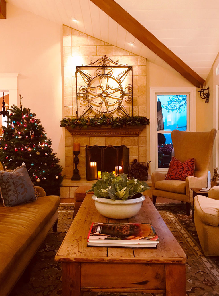 Holiday Treehouse - Linda Applewhite